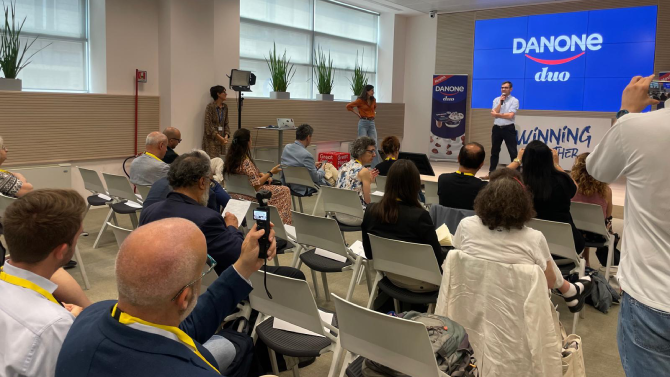 Danone lancia Danone Duo, una nuova linea di yogurt con attività ...